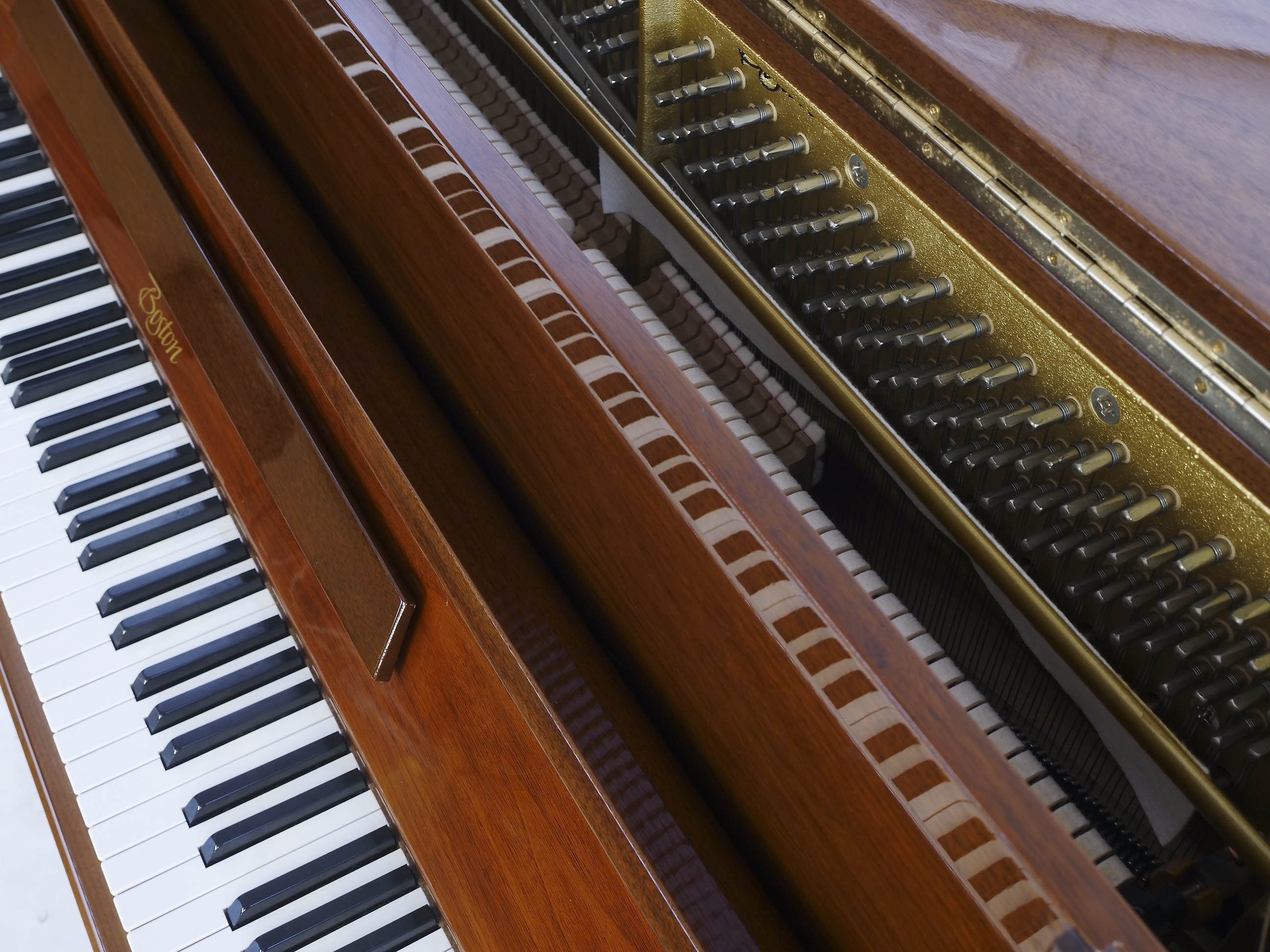 Boston 118 - Theme and Variations Affordable Upright Piano